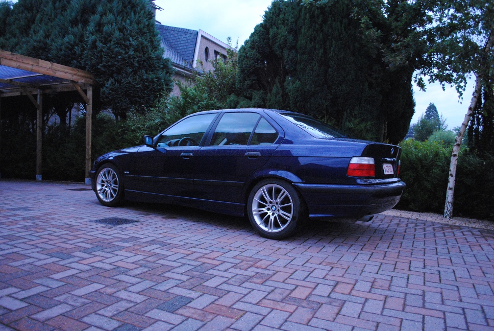 Calling all BLUE e36s